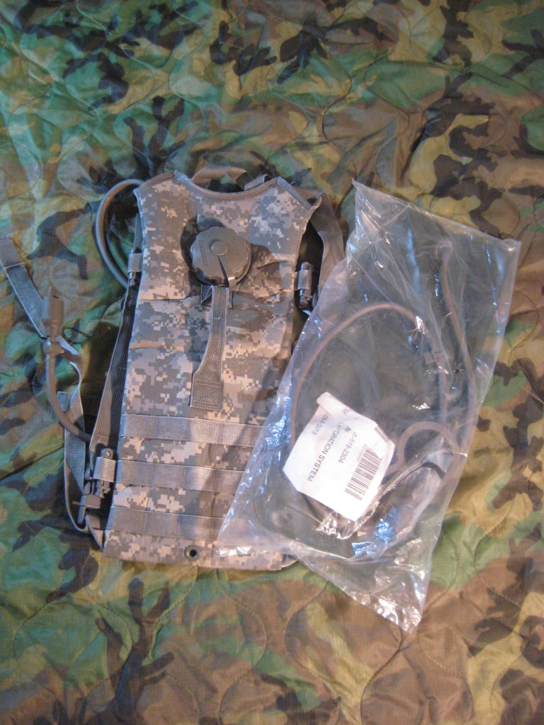 Original US Army Camel Pack / Trinkrucksack inkl. einem zusätzlichen ...